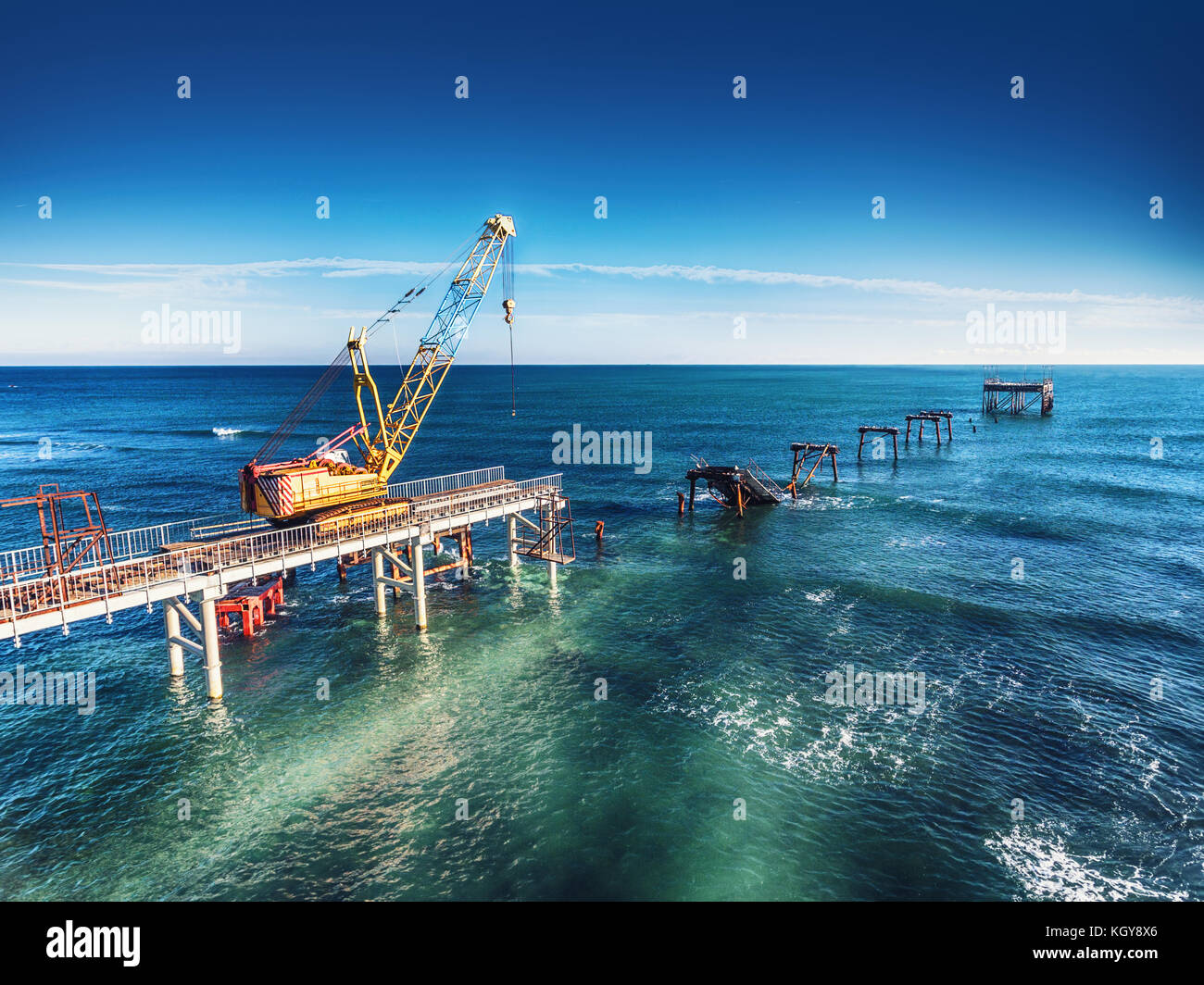 Broken crane hi-res stock photography and images - Alamy