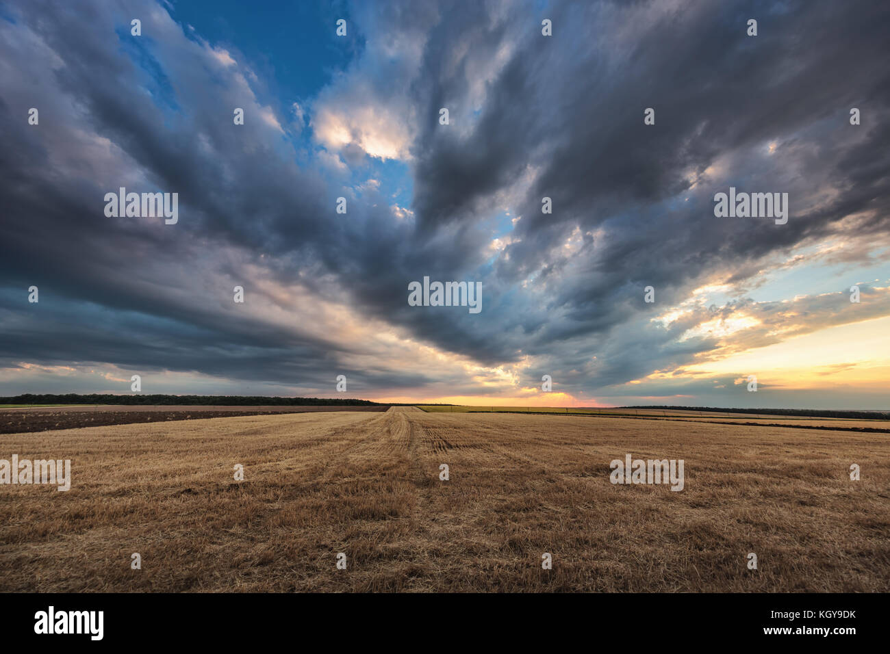 Beautiful landscape field dramatic hi-res stock photography and images ...