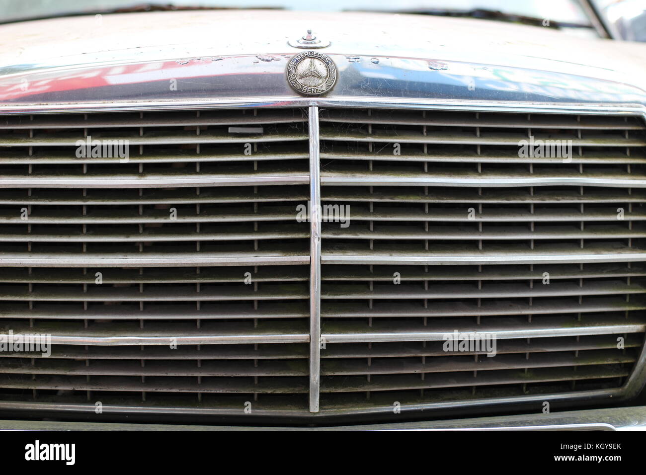 abandoned old mercedes car ratty and rusty Stock Photo - Alamy