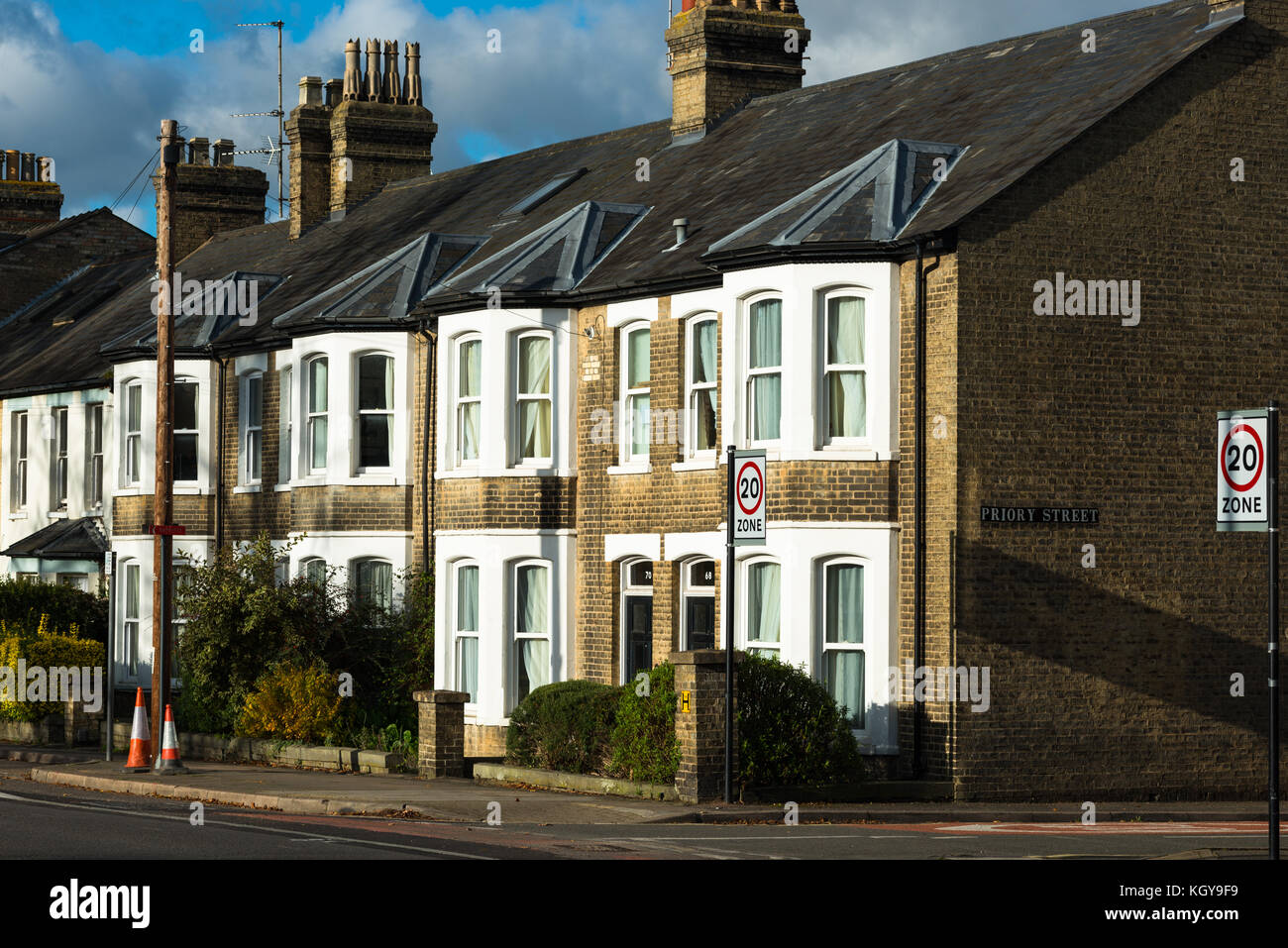 British terraced houses hi-res stock photography and images - Alamy