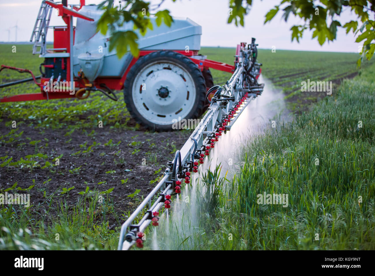 Farmer spraying fields tractor hi-res stock photography and images - Alamy