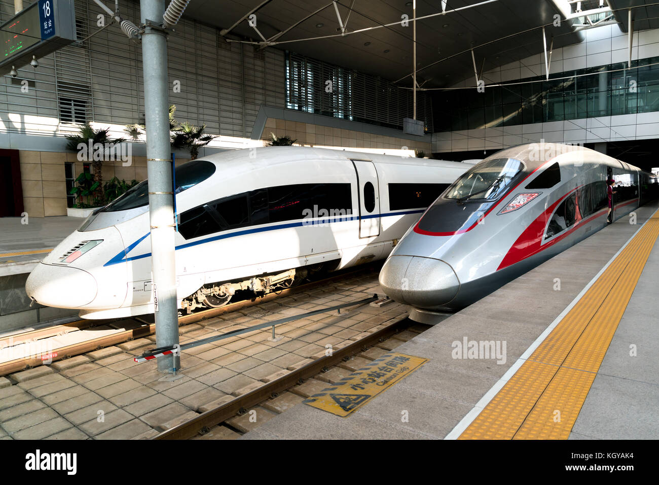 Chinese high speed trains hi-res stock photography and images - Alamy
