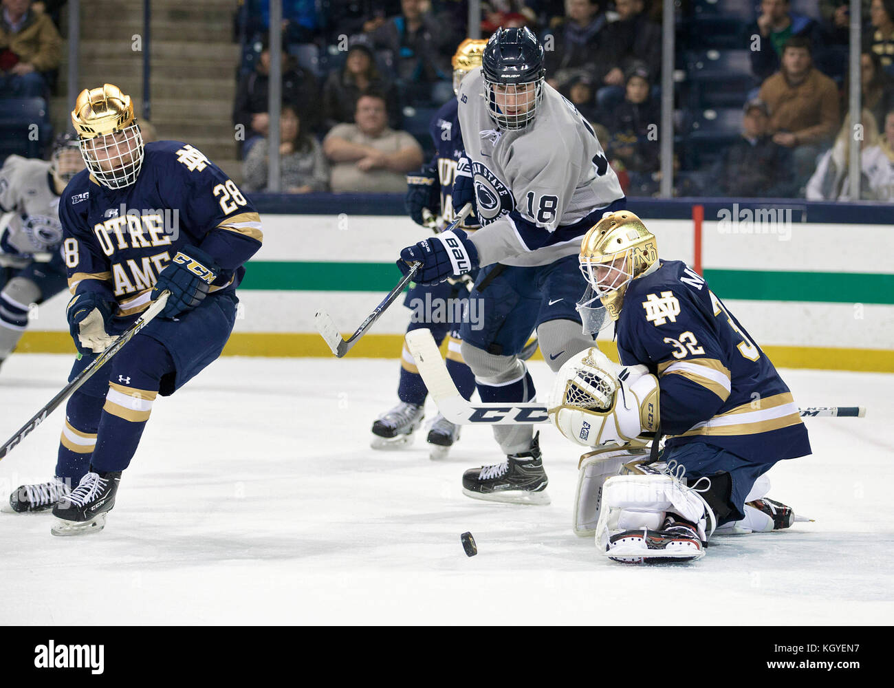 South Bend, Indiana, USA. 10th Nov, 2017. Notre Dame goaltender Cale ...
