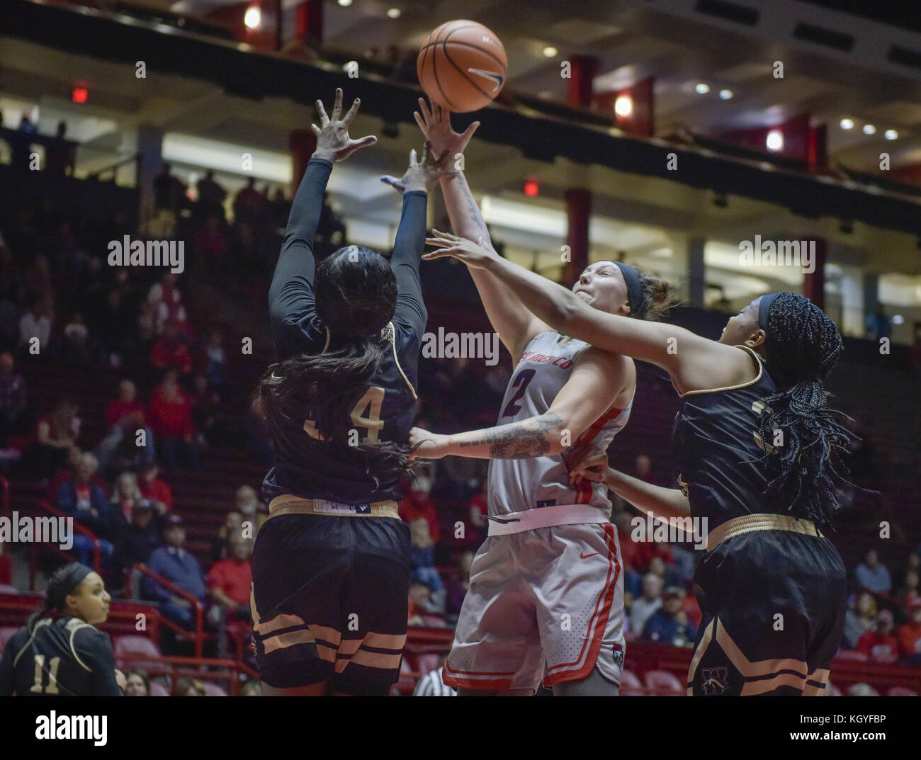 Albuquerque, NM, USA. 10th Nov, 2017. Albuquerque Journal. Lobo Tesha ...