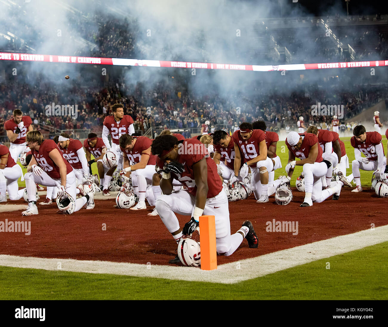 Players take knee in hi-res stock photography and images - Alamy