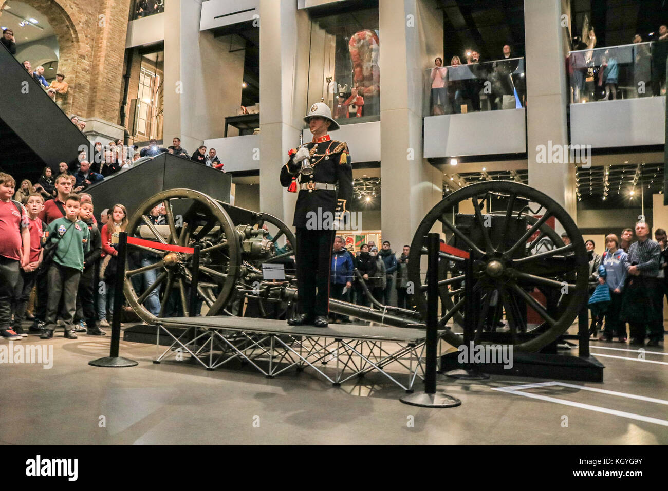 London, UK. 11th Nov, 2017. A Royal Marine Bugler plays the Last Post ...