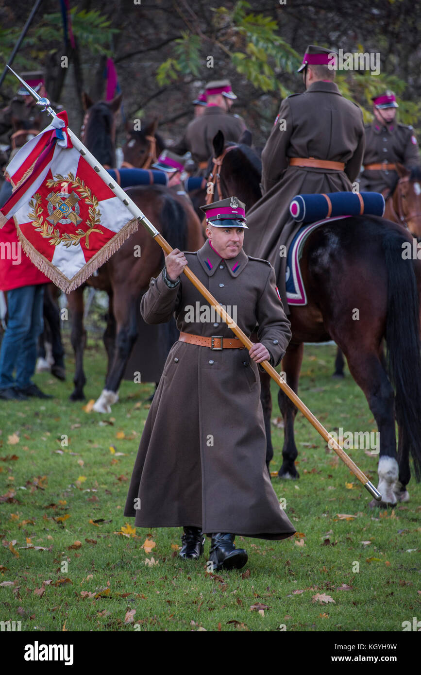 Warsaw, Poland. 11th Nov, 2017. Polish Cavalry prepare for a march past ...