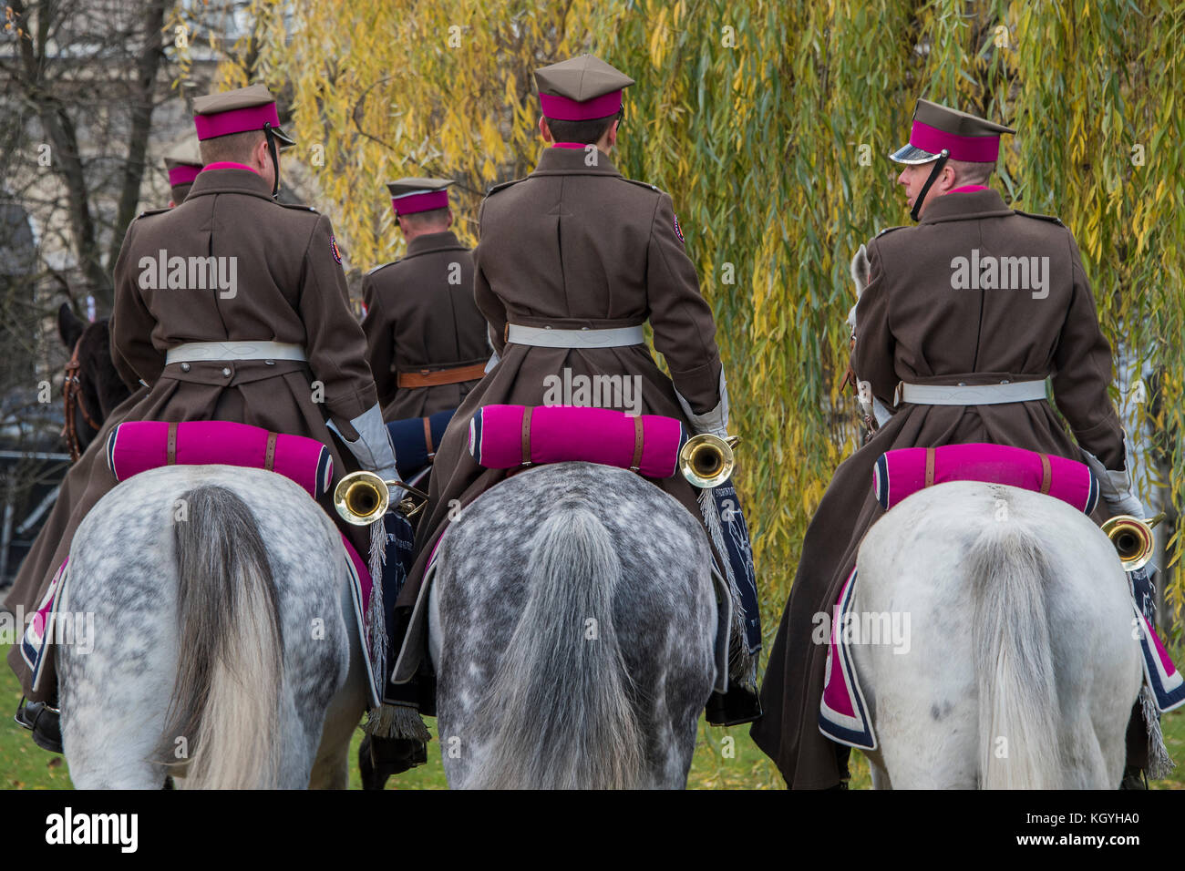 Warsaw, Poland. 11th Nov, 2017. Polish Cavalry prepare for a march past ...