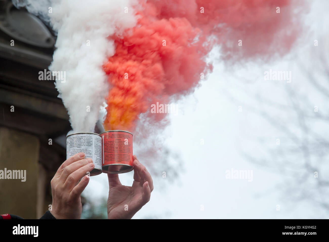 Gdansk, Poland. 11th Nov, 2017. White and red smoke signals during ...