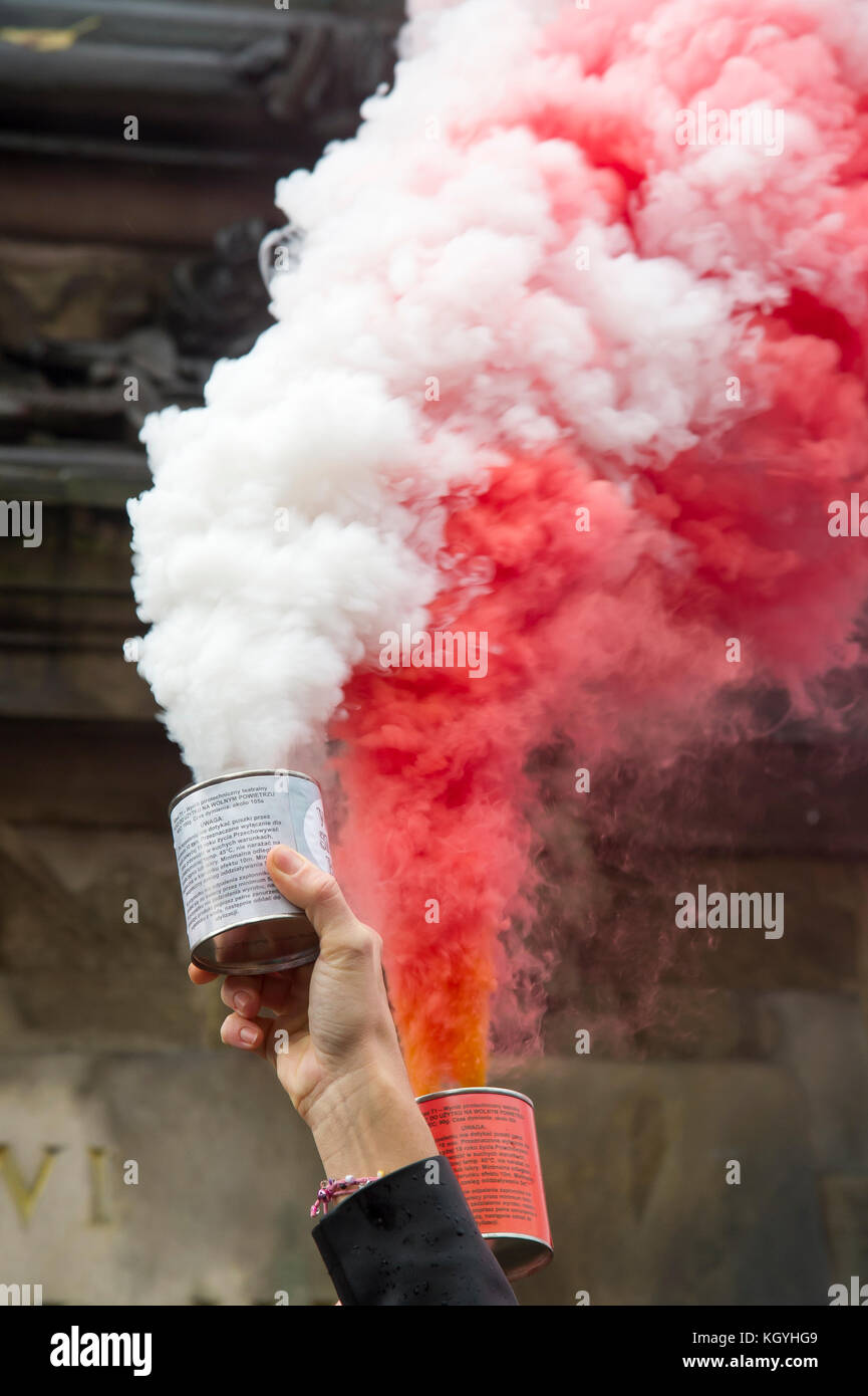 Gdansk, Poland. 11th Nov, 2017. White and red smoke signals during ...