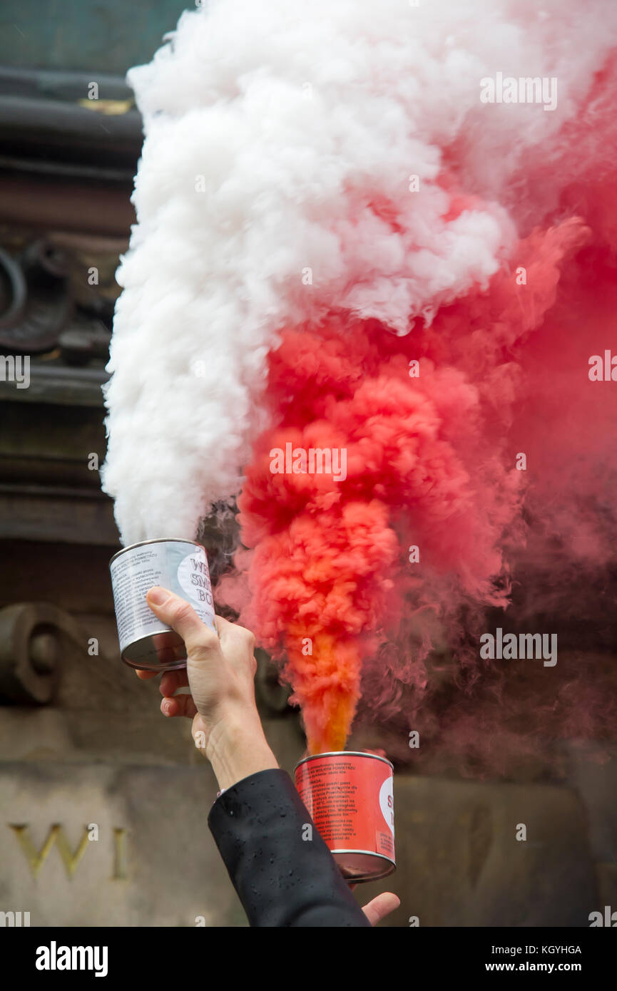 Gdansk, Poland. 11th Nov, 2017. White and red smoke signals during ...