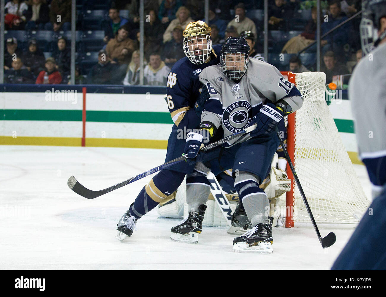South Bend, Indiana, USA. 10th Nov, 2017. Notre Dame defenseman Tory ...