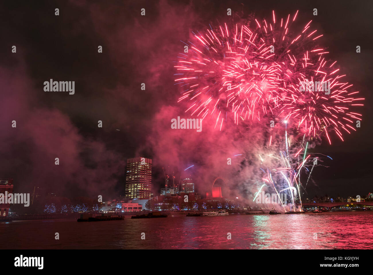 London, UK. 11th Nov, 2017. A fireworks display takes place over the ...
