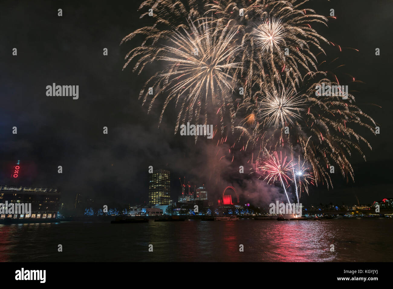 London, UK. 11th Nov, 2017. A fireworks display takes place over the ...