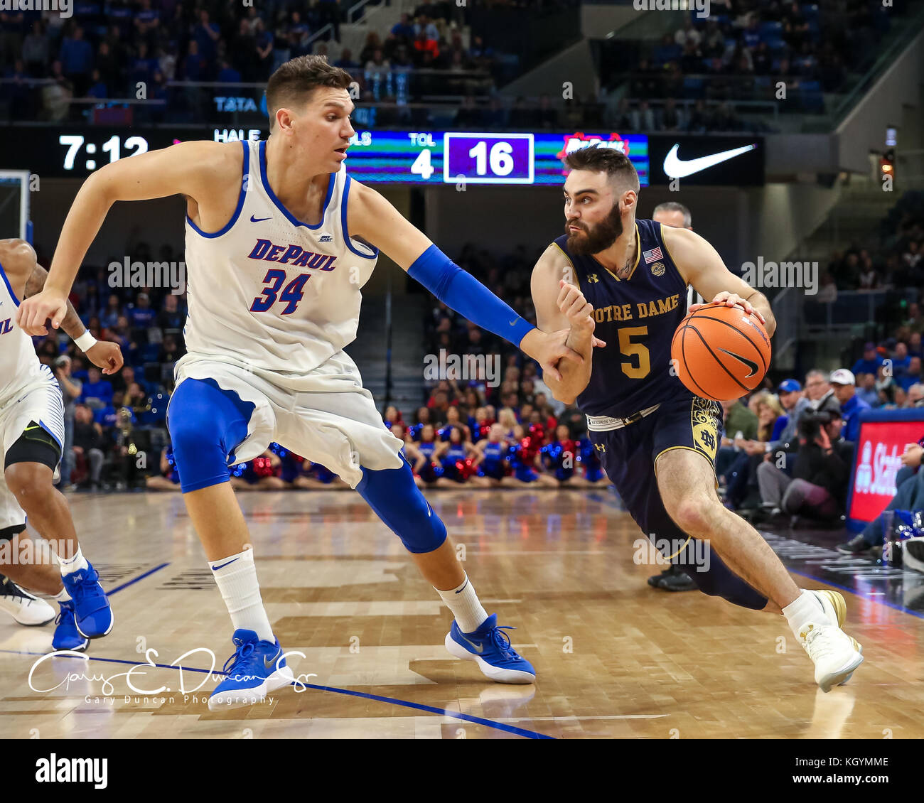 Saturday Nov 11th - Notre Dame Fighting Irish guard Matt Farrell (5 ...