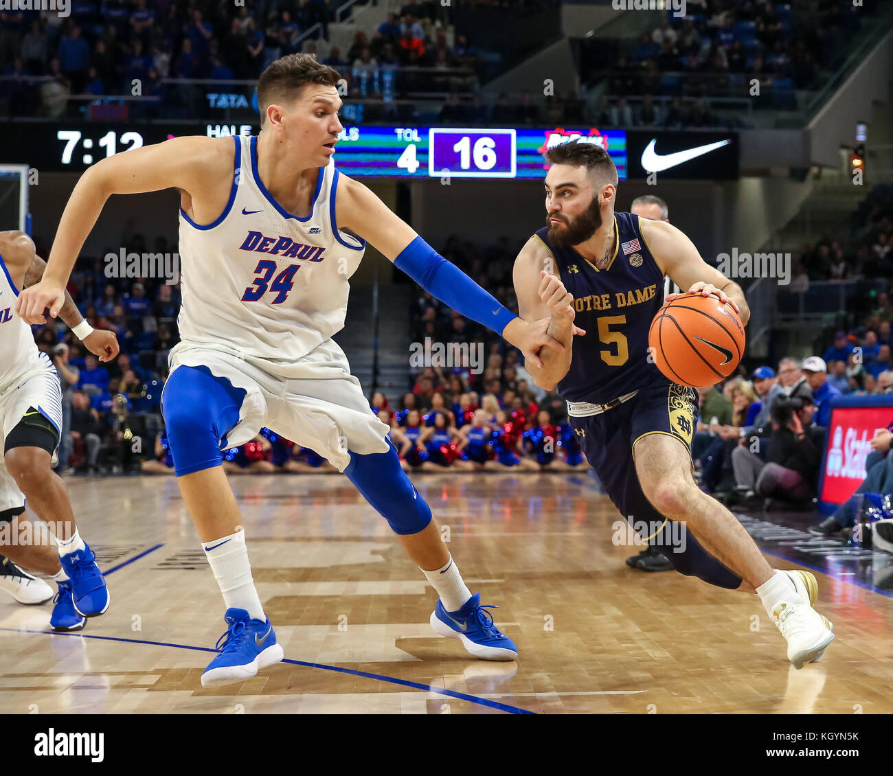 Saturday Nov 11th - Notre Dame Fighting Irish guard Matt Farrell (5 ...