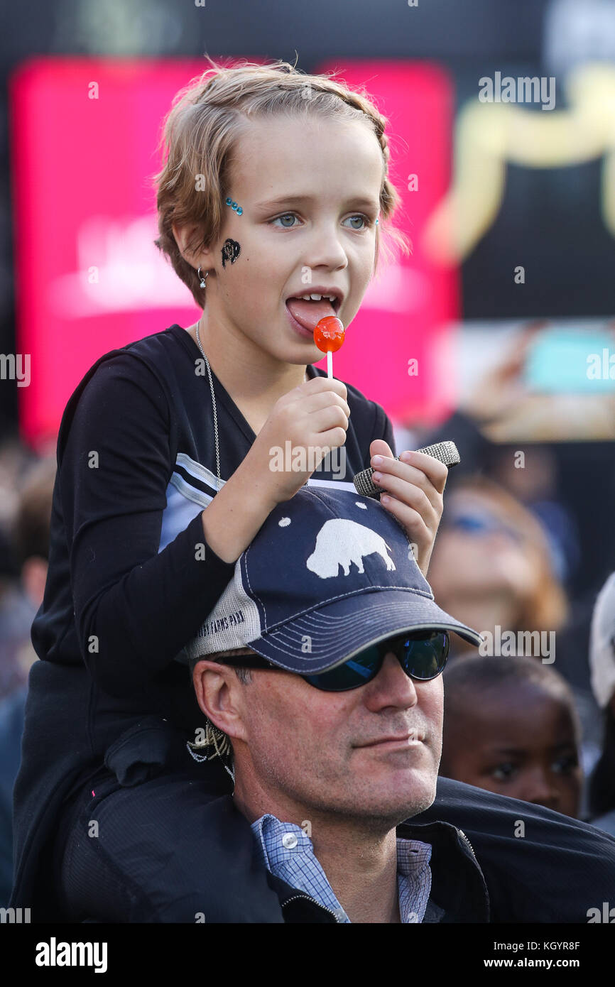 Folsom Field. 11th Nov, 2017. A young Colorado fan gets abetter view of ...