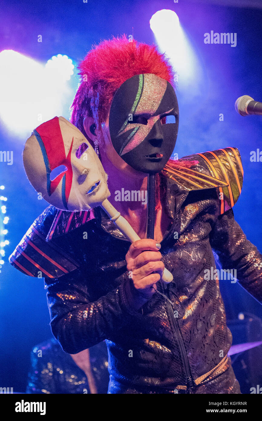 Absolute Bowie an amazing sounding Tribute band to the Man himself ...