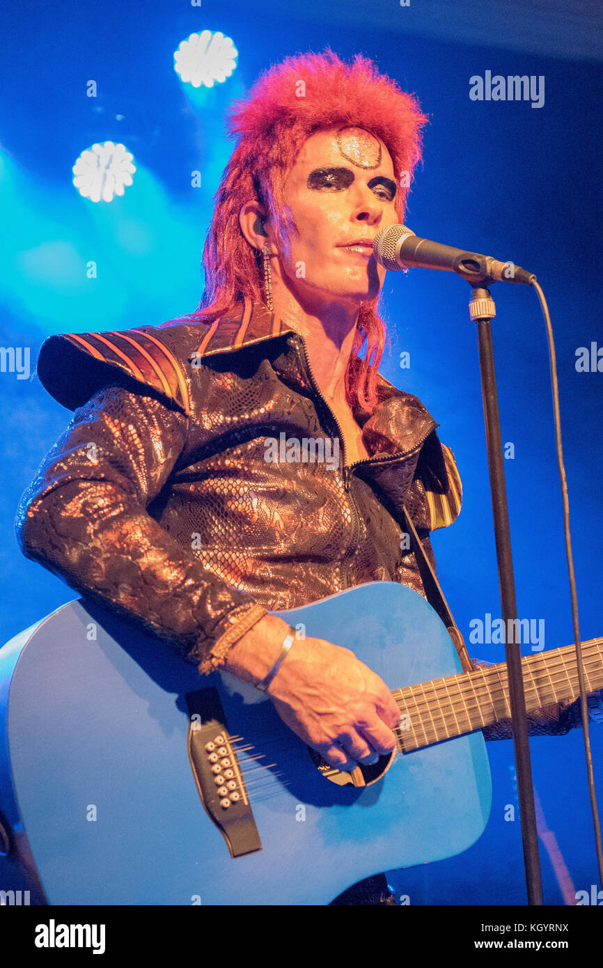 Absolute Bowie an amazing sounding Tribute band to the Man himself ...