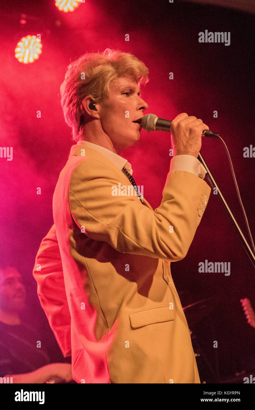 Absolute Bowie an amazing sounding Tribute band to the Man himself ...