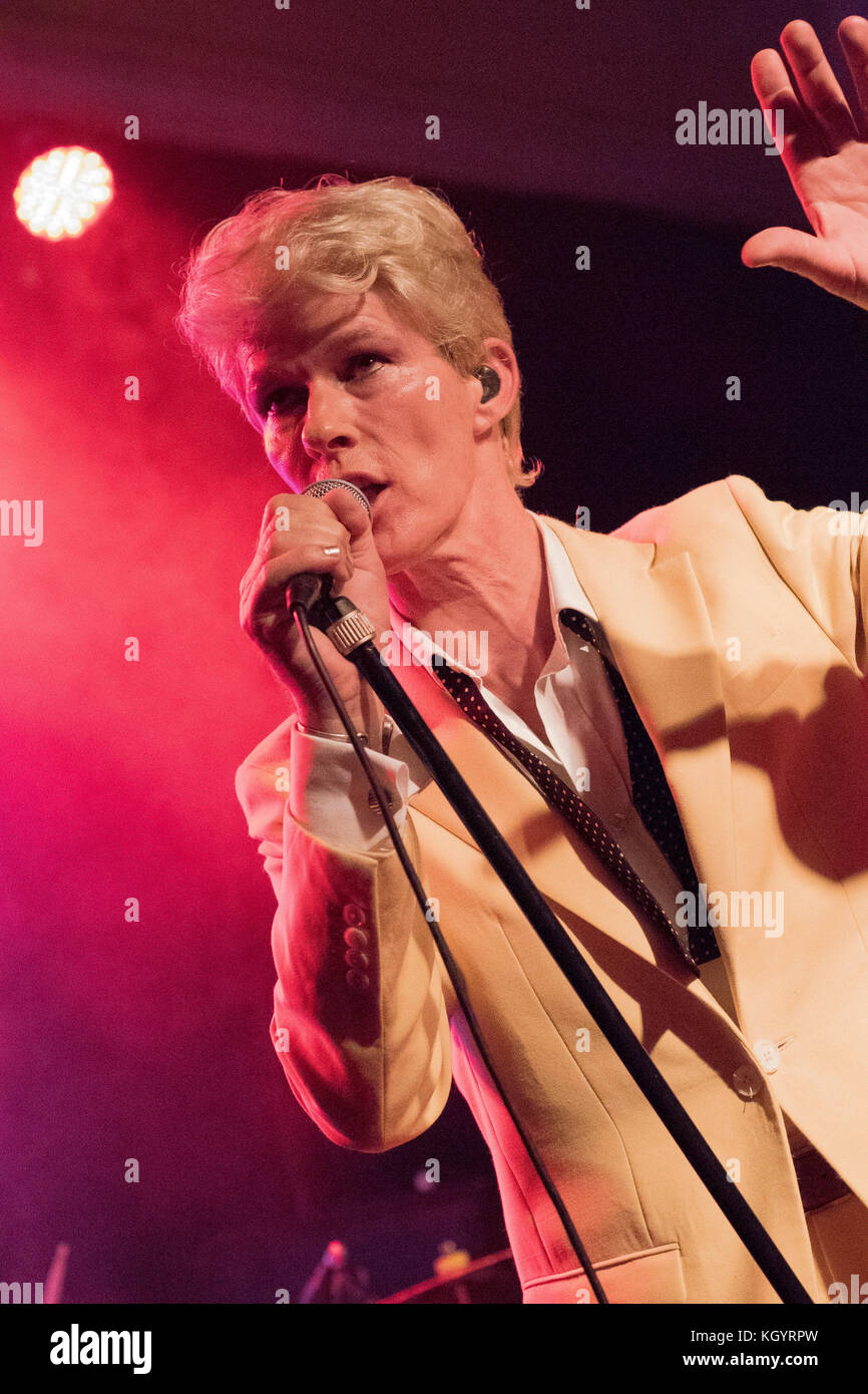 Absolute Bowie an amazing sounding Tribute band to the Man himself ...