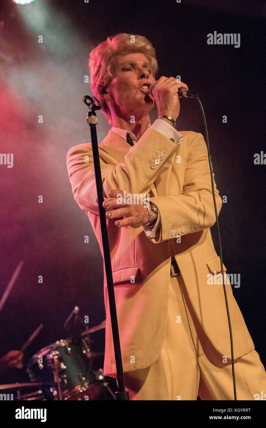 Absolute Bowie an amazing sounding Tribute band to the Man himself ...