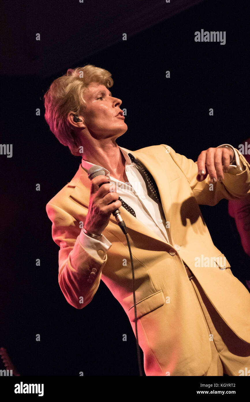 Absolute Bowie an amazing sounding Tribute band to the Man himself ...