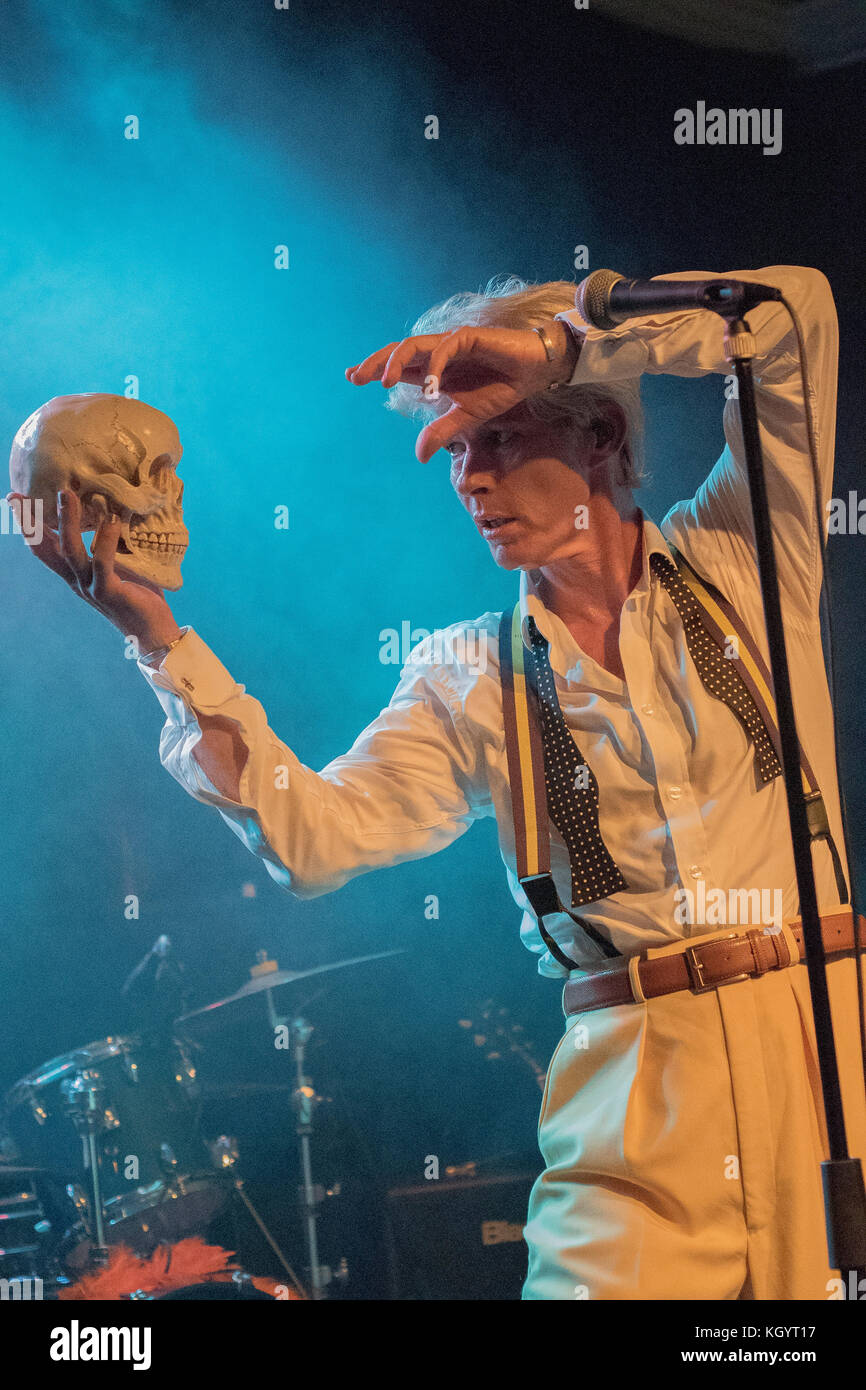Absolute Bowie an amazing sounding Tribute band to the Man himself ...