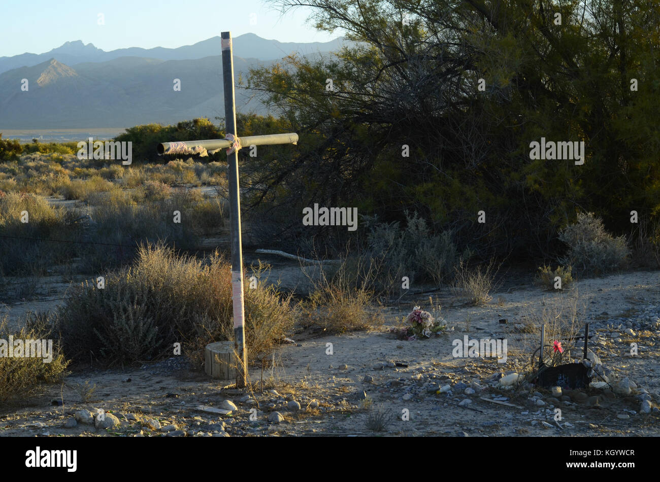 long empty highway into Death Valley Stock Photo - Alamy