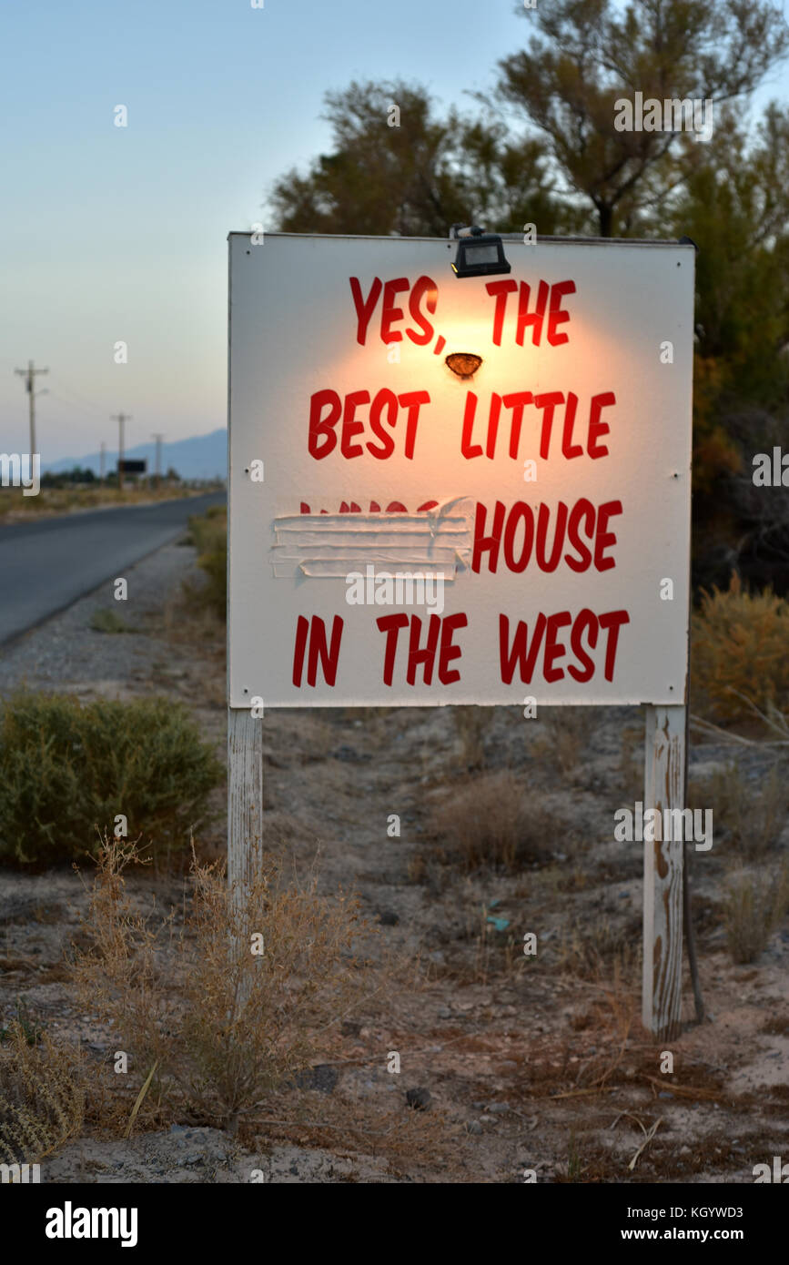 long empty highway into Death Valley Stock Photo - Alamy