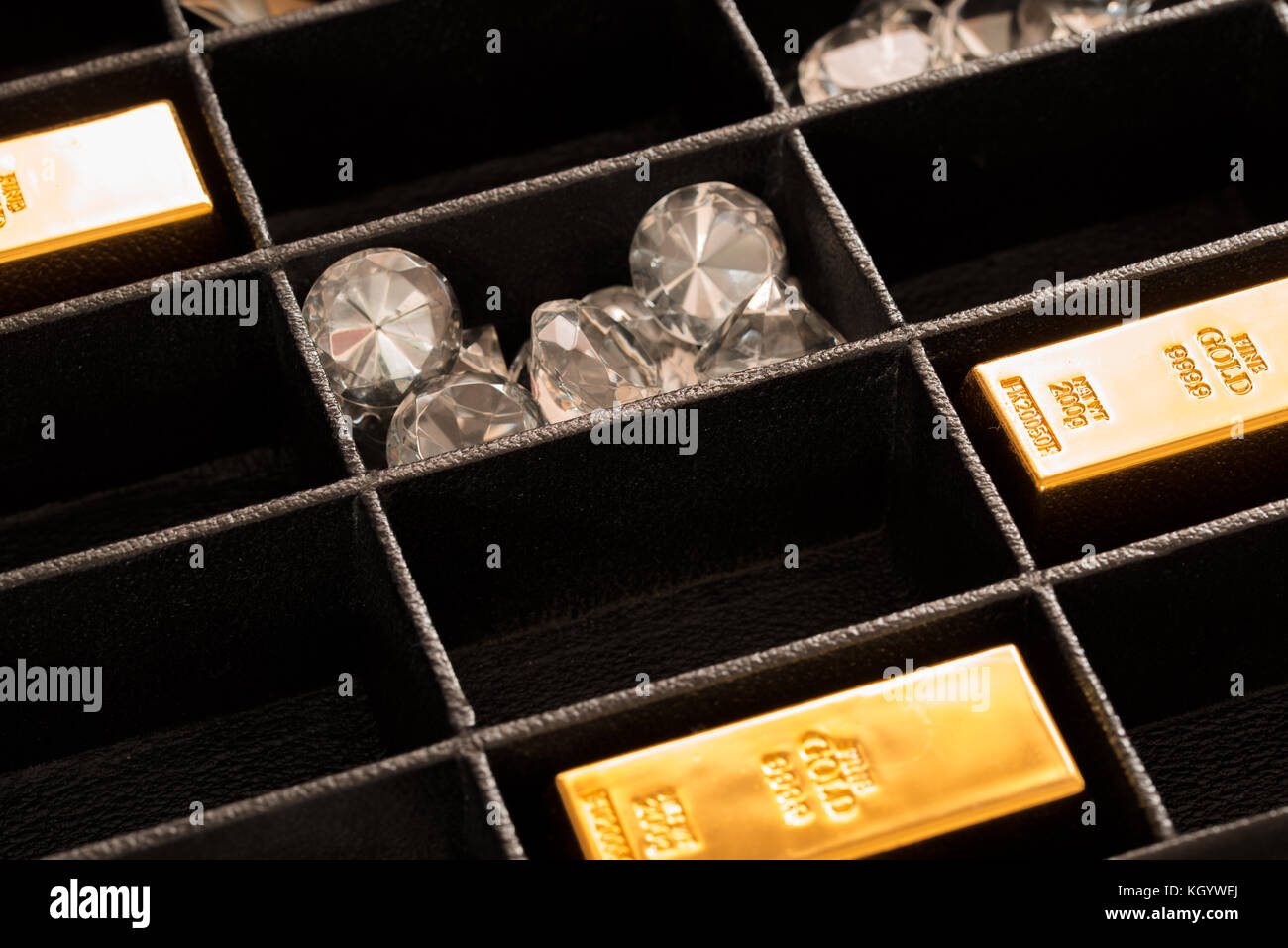 Diamonds and Gold In A Set Box Stock Photo - Alamy