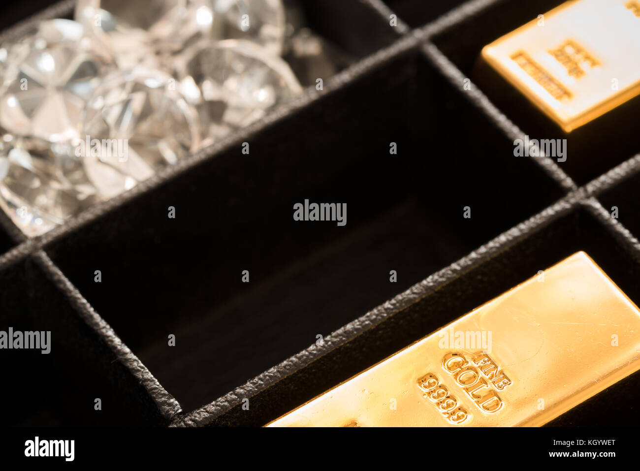 Diamonds and Gold In A Set Box Stock Photo - Alamy