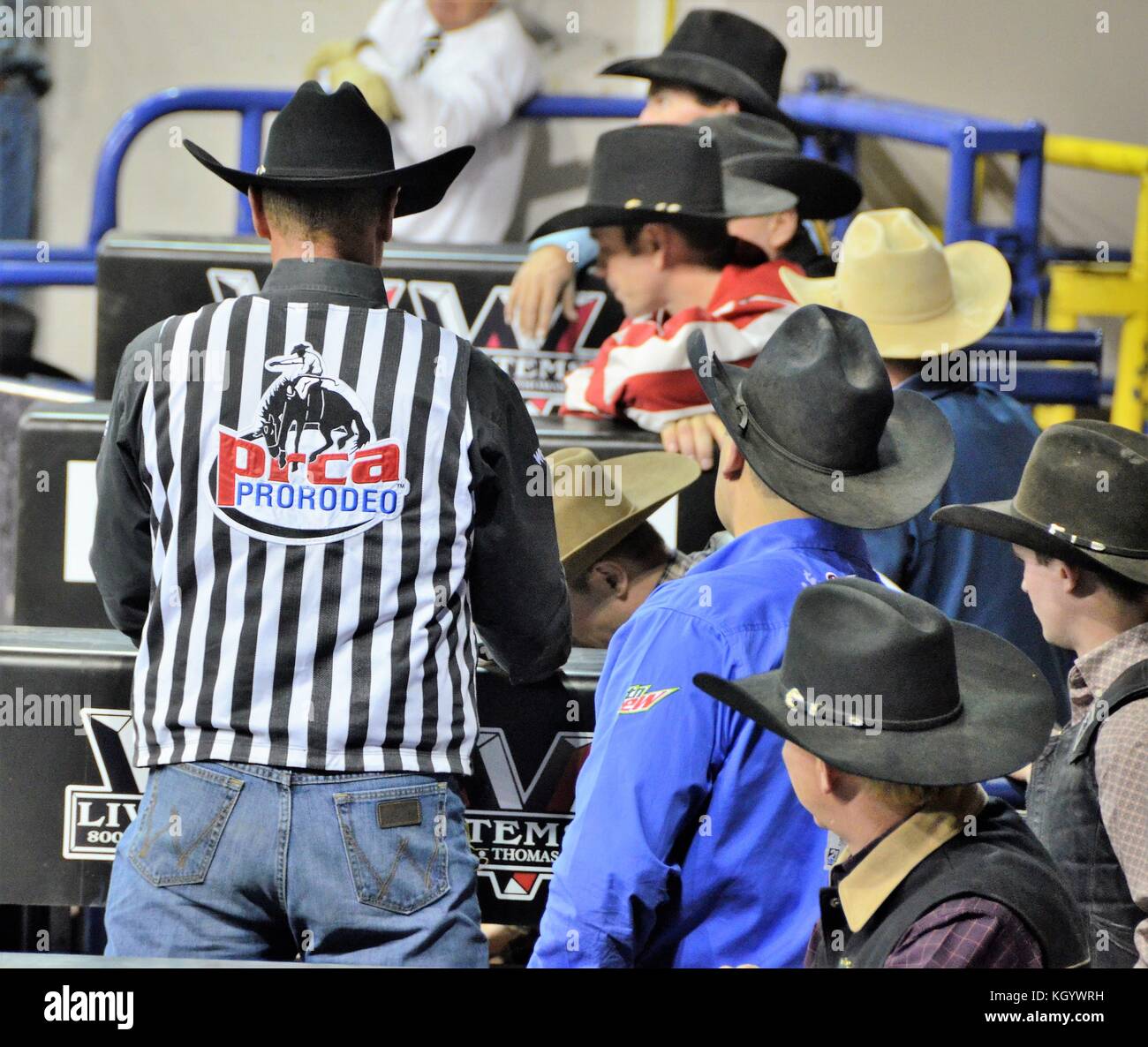 Rodeo cowgirls on horses hi-res stock photography and images - Alamy