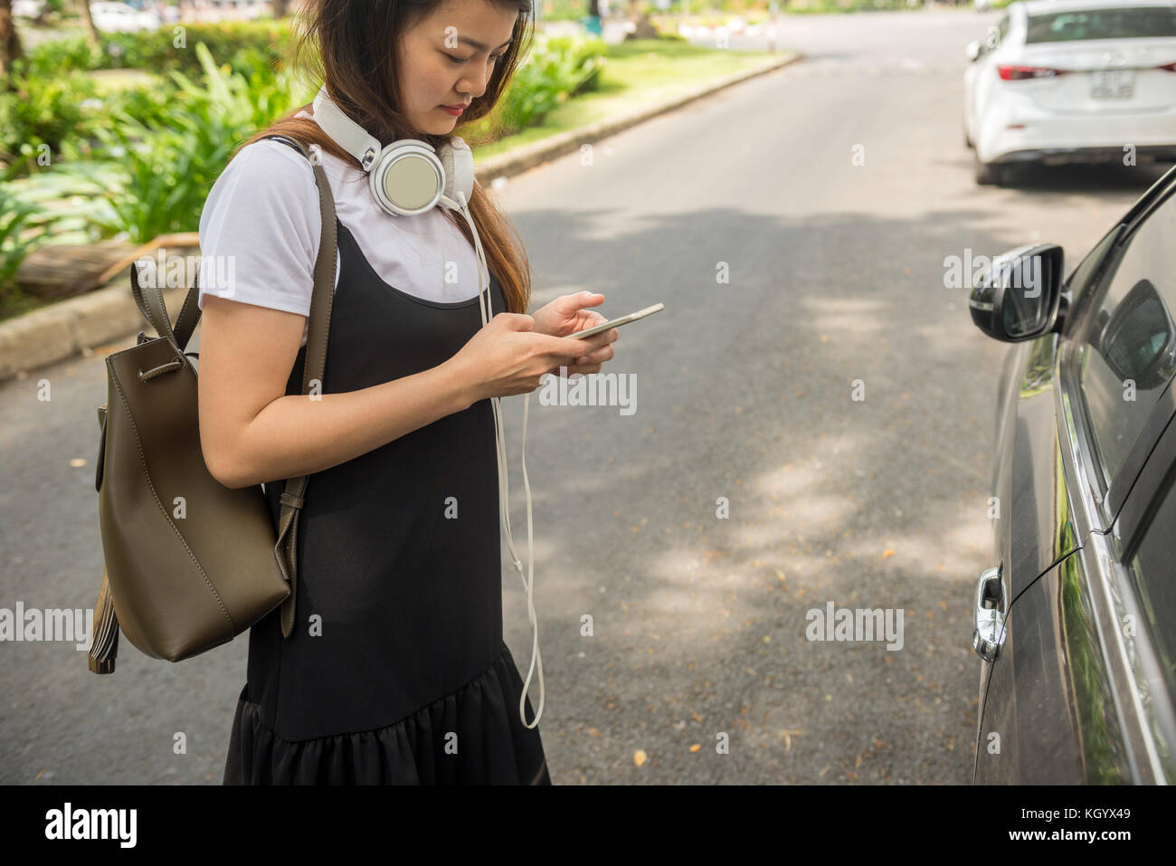 Modern woman texting message outdoor Stock Photo - Alamy