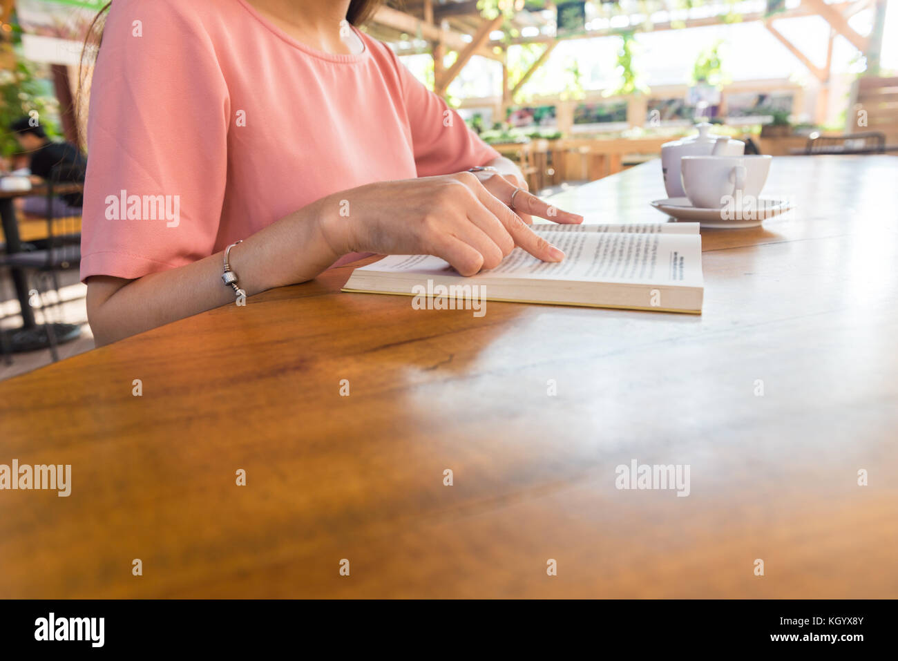 Close up of woman hand reading book Stock Photo - Alamy