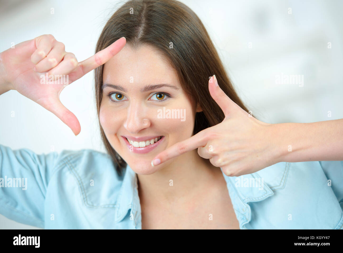 Woman making a frame with her fingers Stock Photo - Alamy