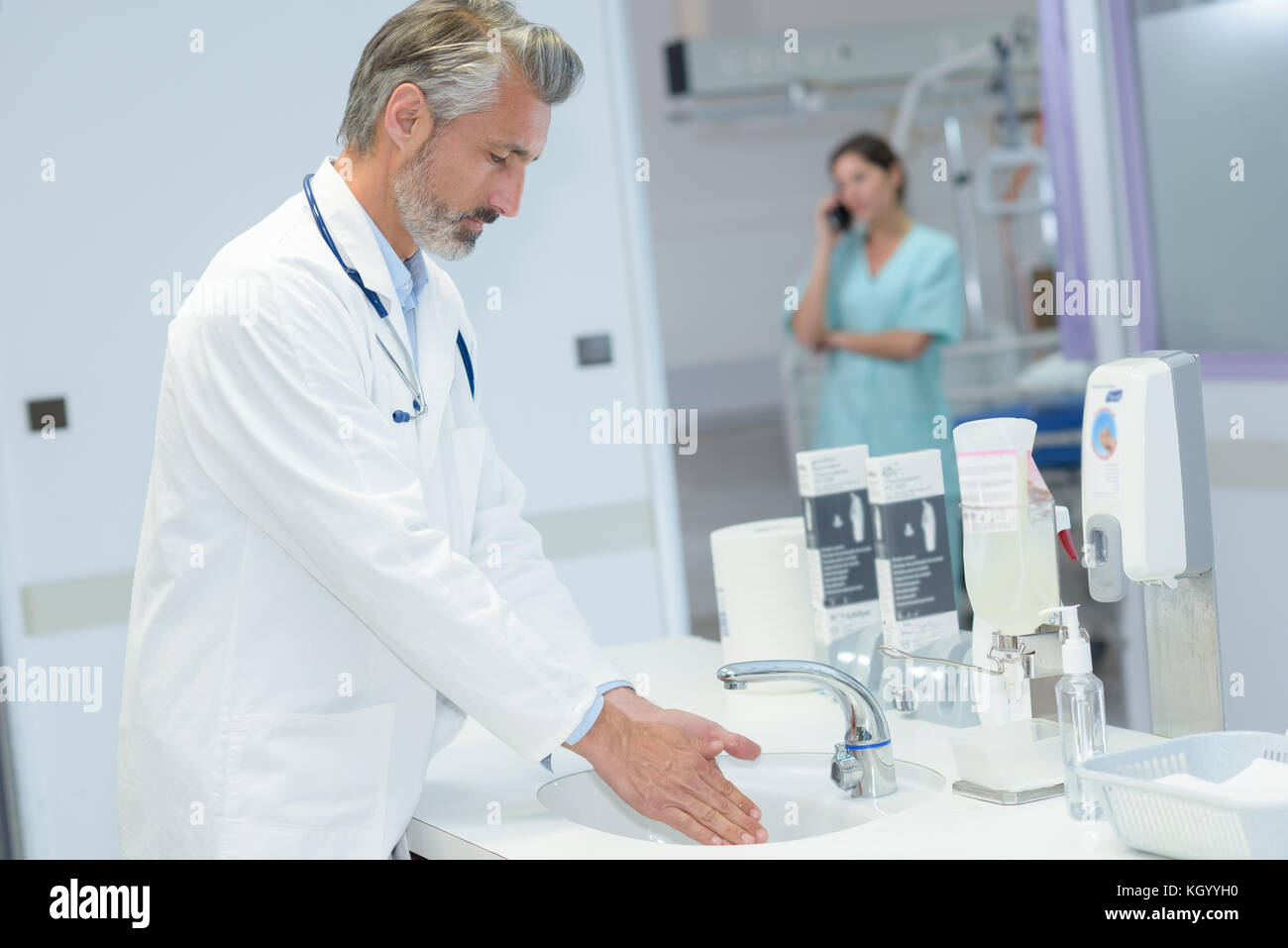Doctor washing his hands Stock Photo - Alamy