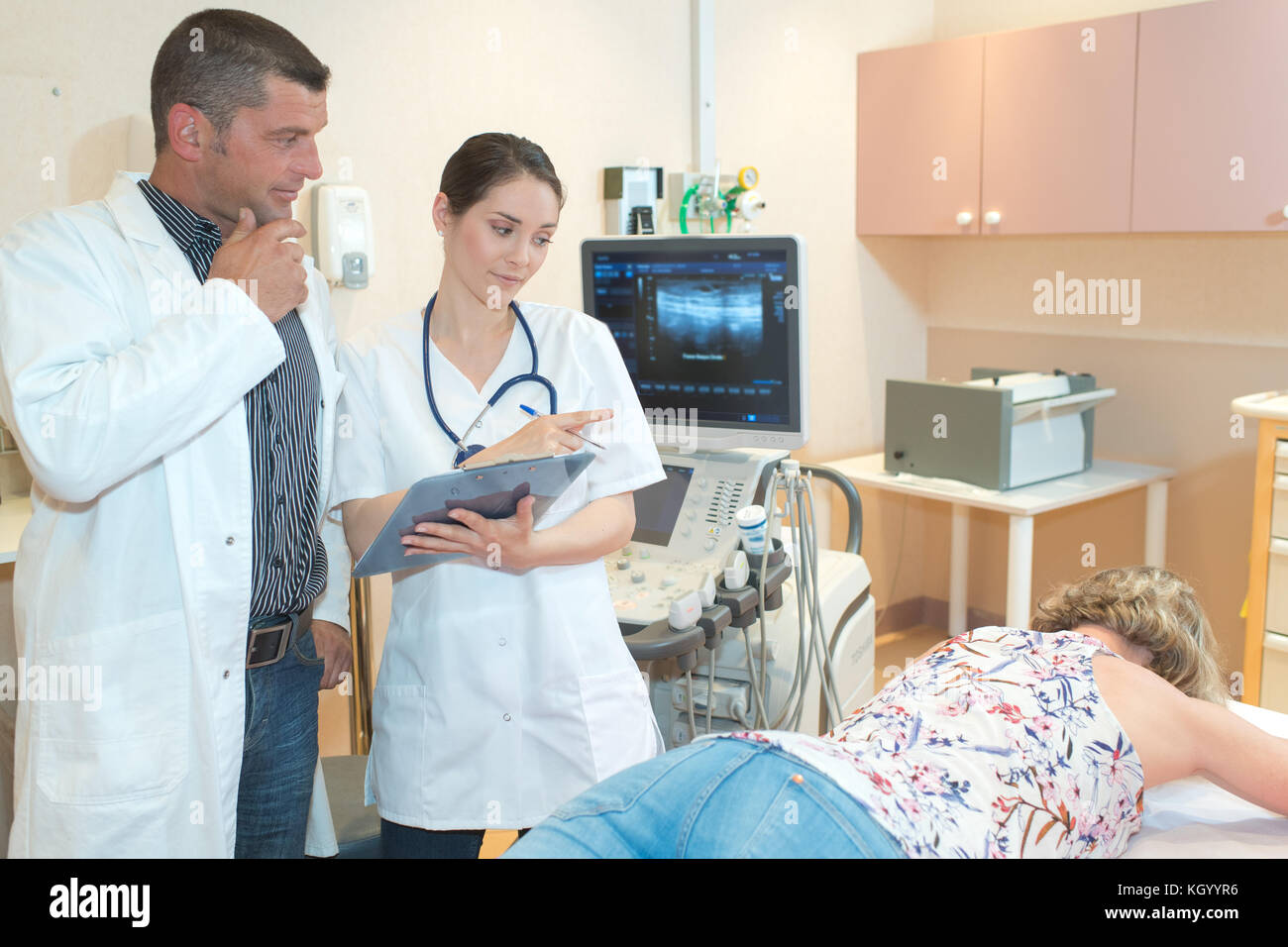 Patient observing nurse hi-res stock photography and images - Alamy