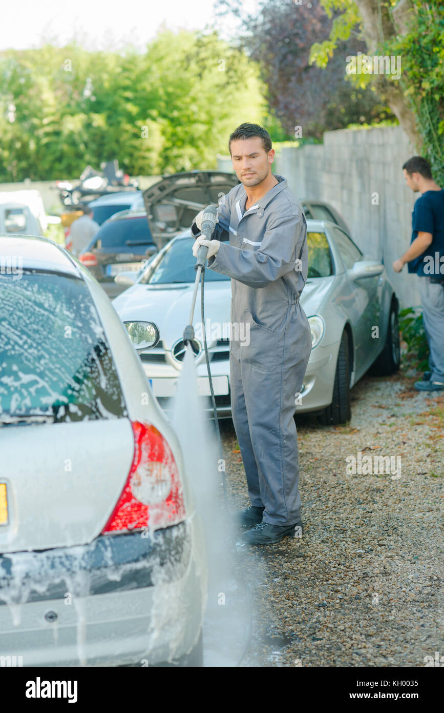 man spraying a car Stock Photo - Alamy
