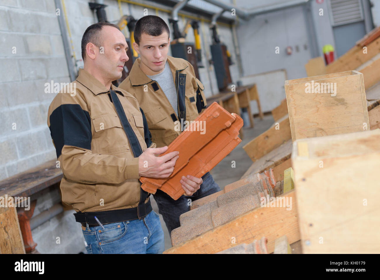 Roof construction safety training hi-res stock photography and images ...