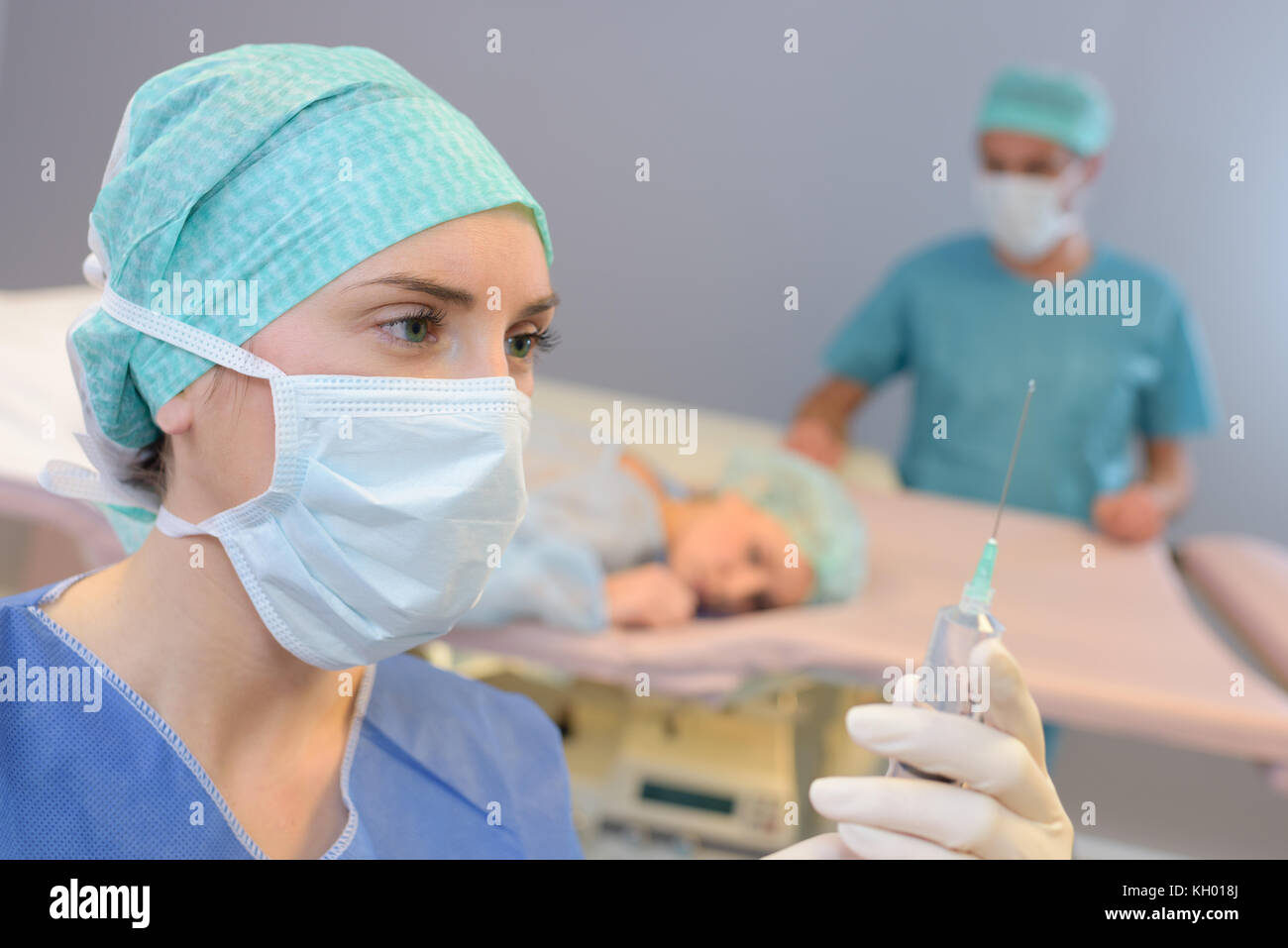 removing air from the syringe Stock Photo - Alamy