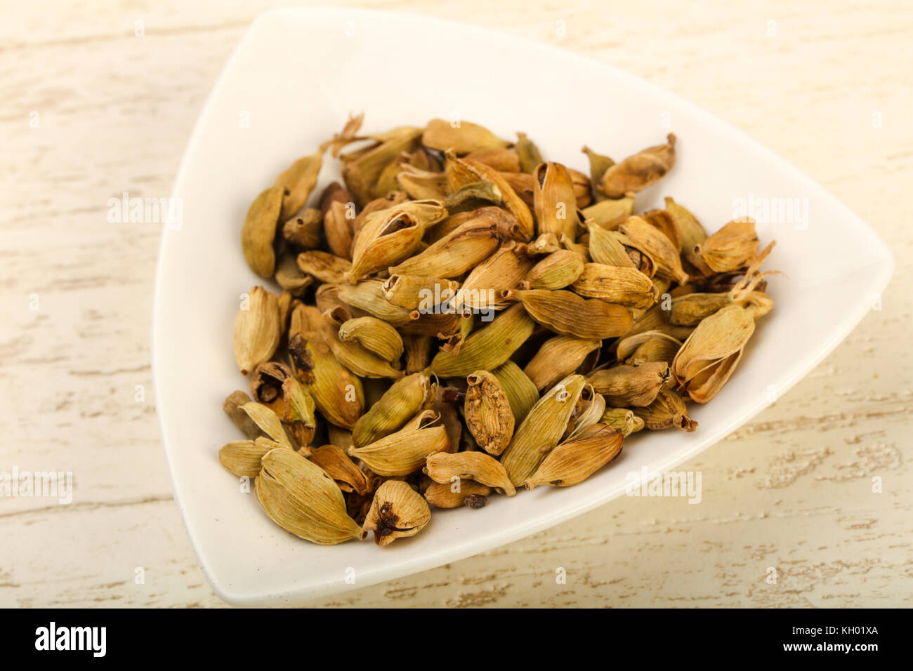 Dry cardamom seeds heap in the bowl Stock Photo - Alamy