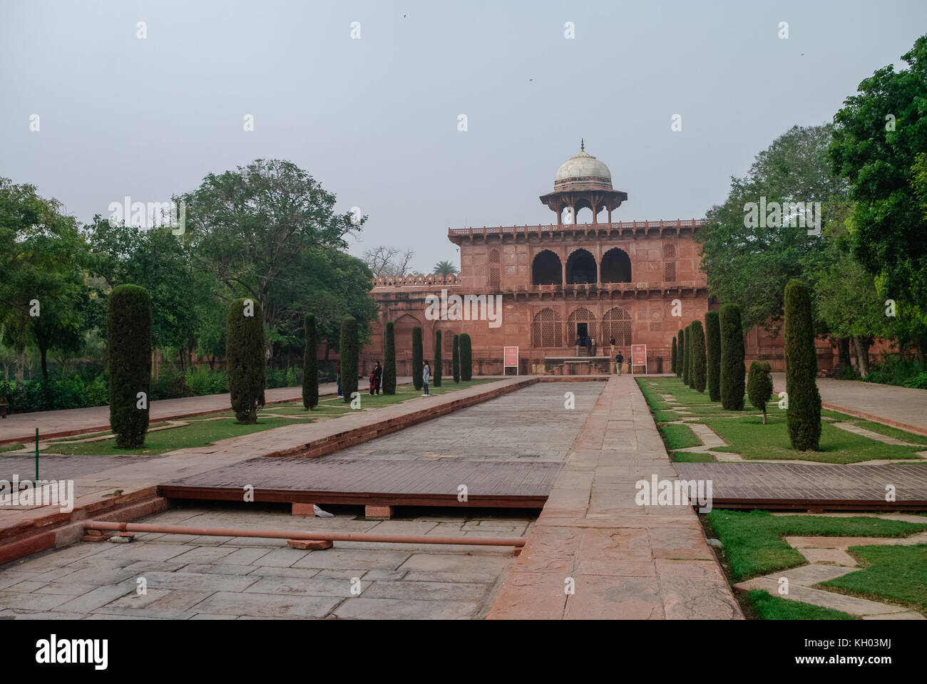 The museum in the Taj Mahal complex in Agra, India Stock Photo - Alamy