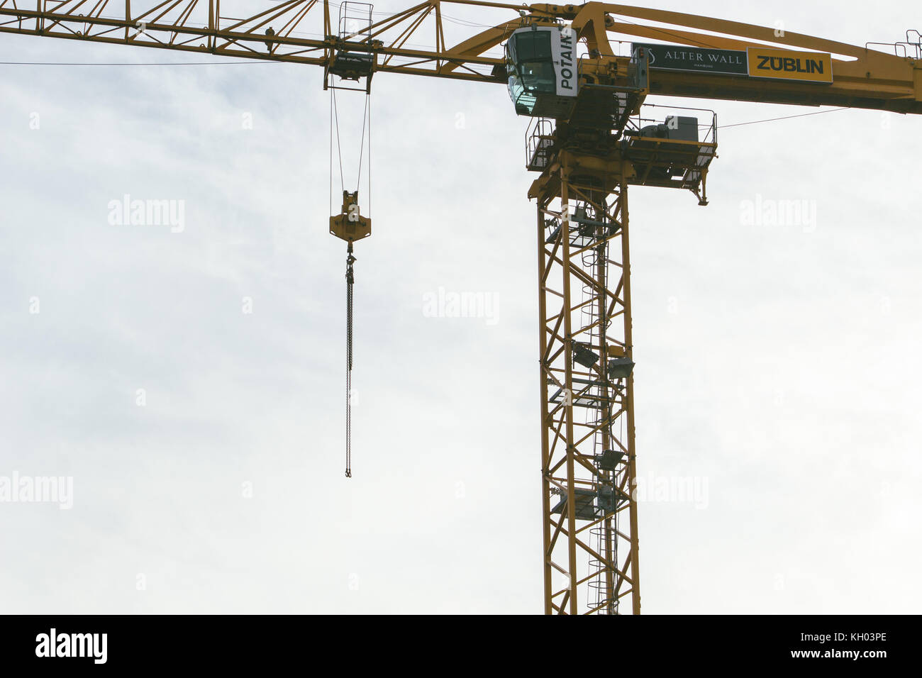 close up of a crane doing construction work Stock Photo - Alamy