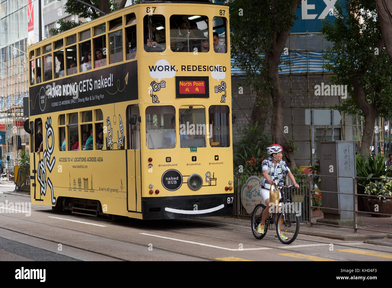 Cyclist by traffic lights hi-res stock photography and images - Alamy