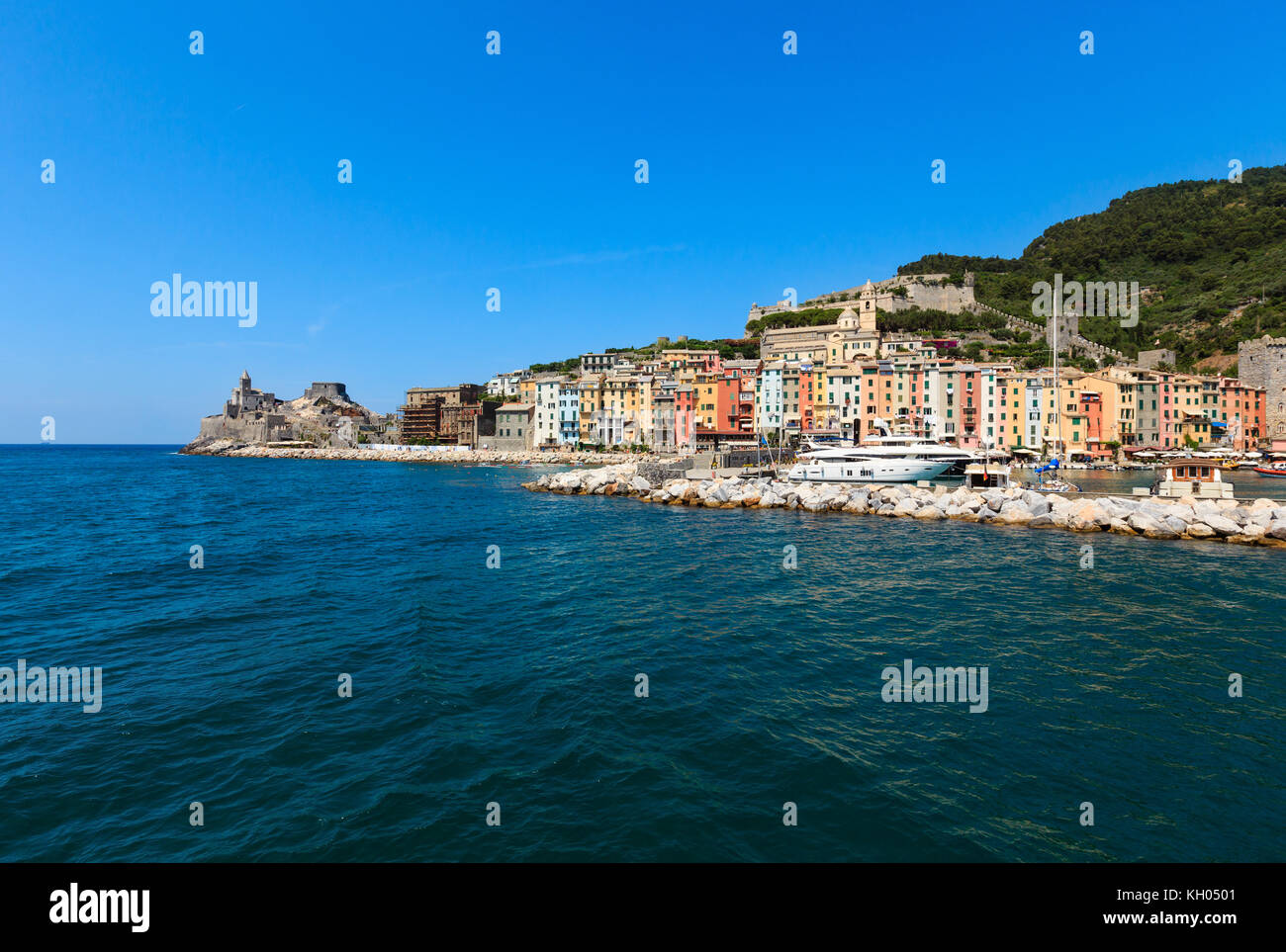 Beautiful medieval fisherman town of Portovenere bay (near Cinque Terre ...