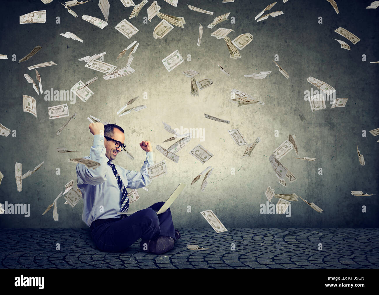Online business success hi-res stock photography and images - Alamy