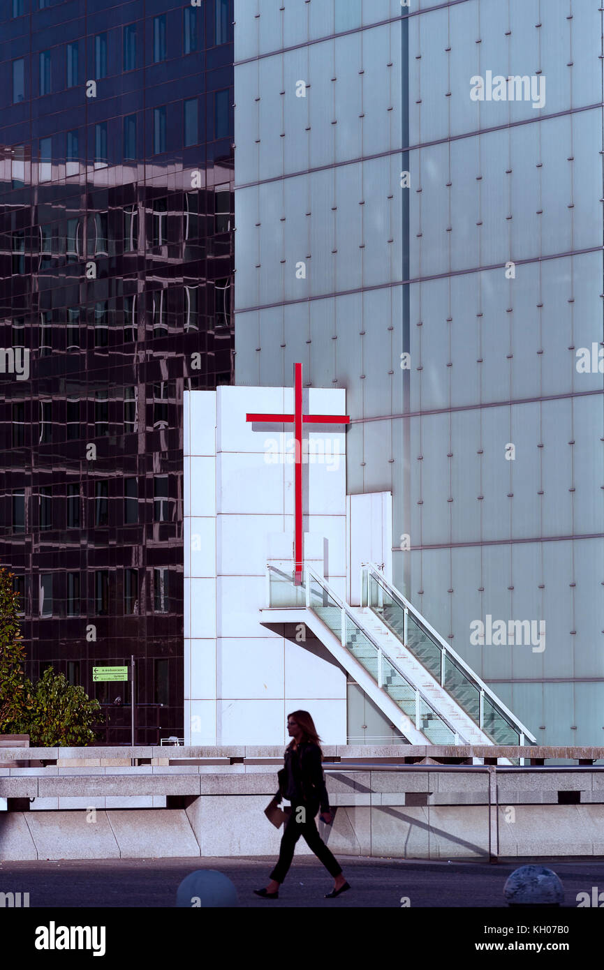 HAUTS DE SEINE (92), PUTEAUX, LA DEFENSE. ÉGLISE MODERNE // FRANCE ...