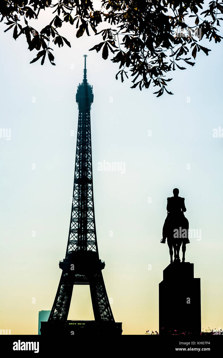 Chinese military statue hi-res stock photography and images - Alamy