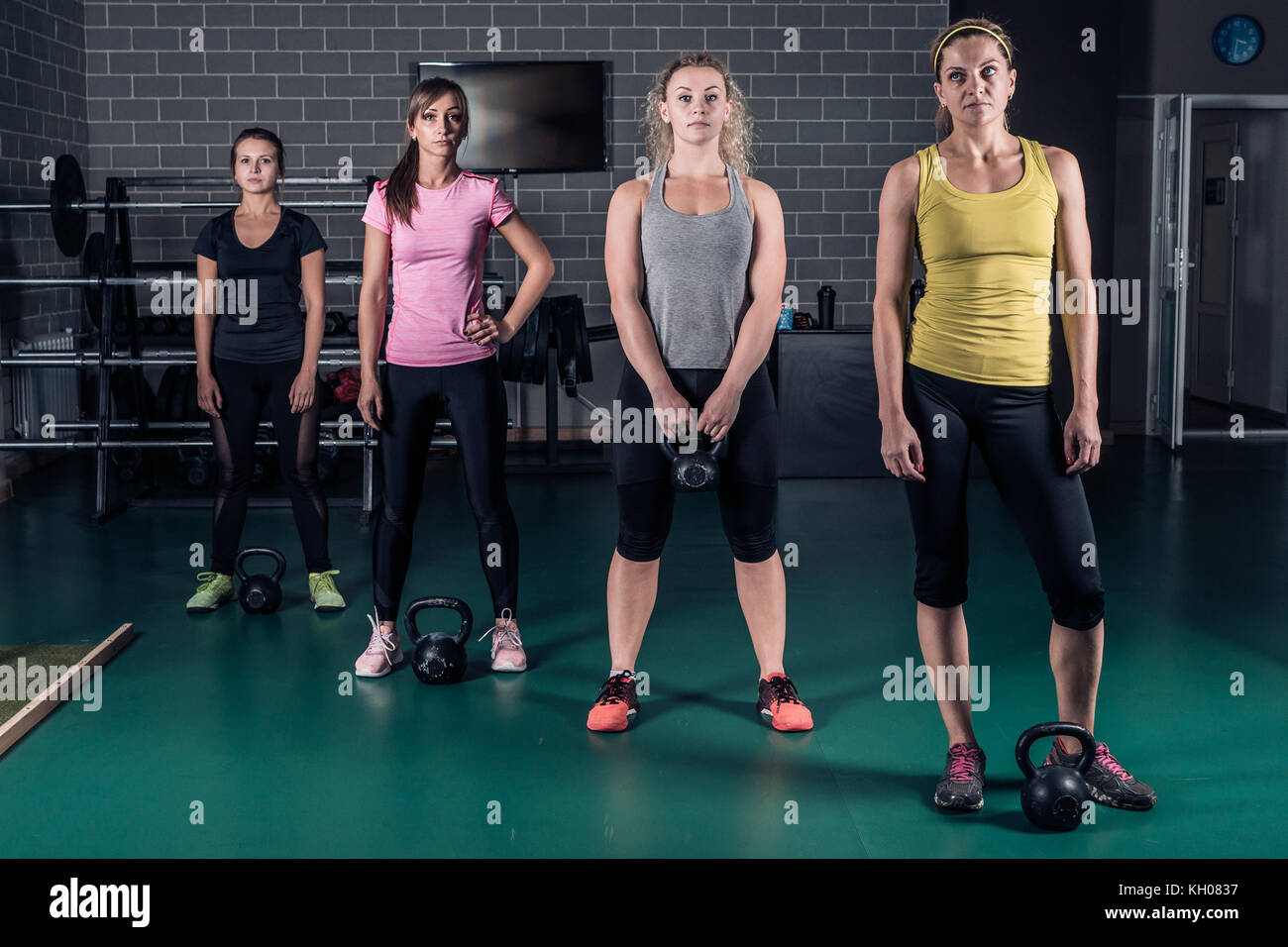 Strong man woman posing bodybuilding hi-res stock photography and ...